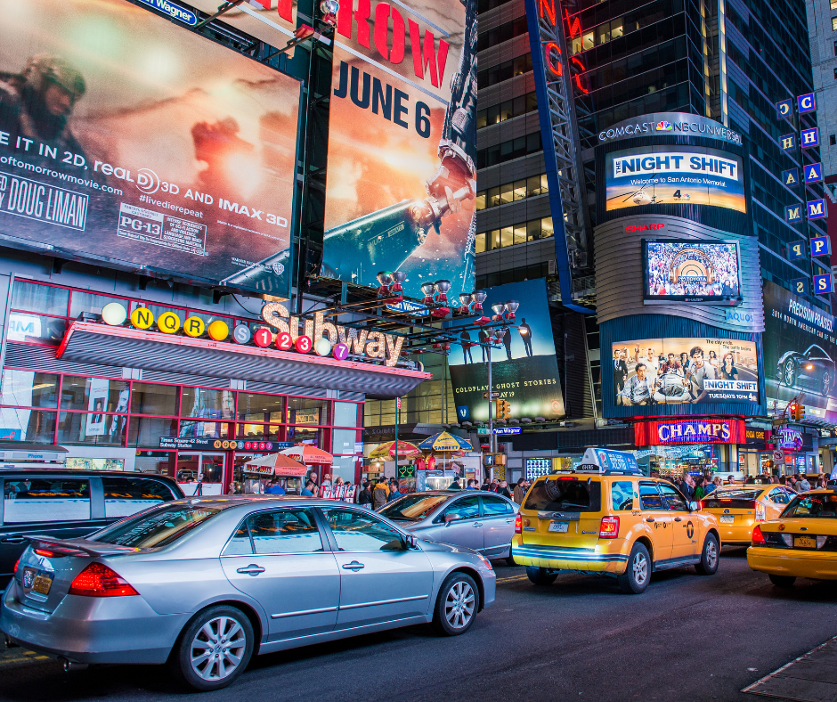 Traditional Media vs. Digital Media: Unlocking Its Advantages | Amplēo